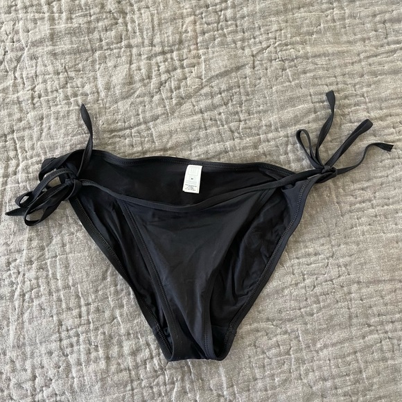 GAP | Swim | Black Gap Size Medium String Bikini Bottom | Poshmark